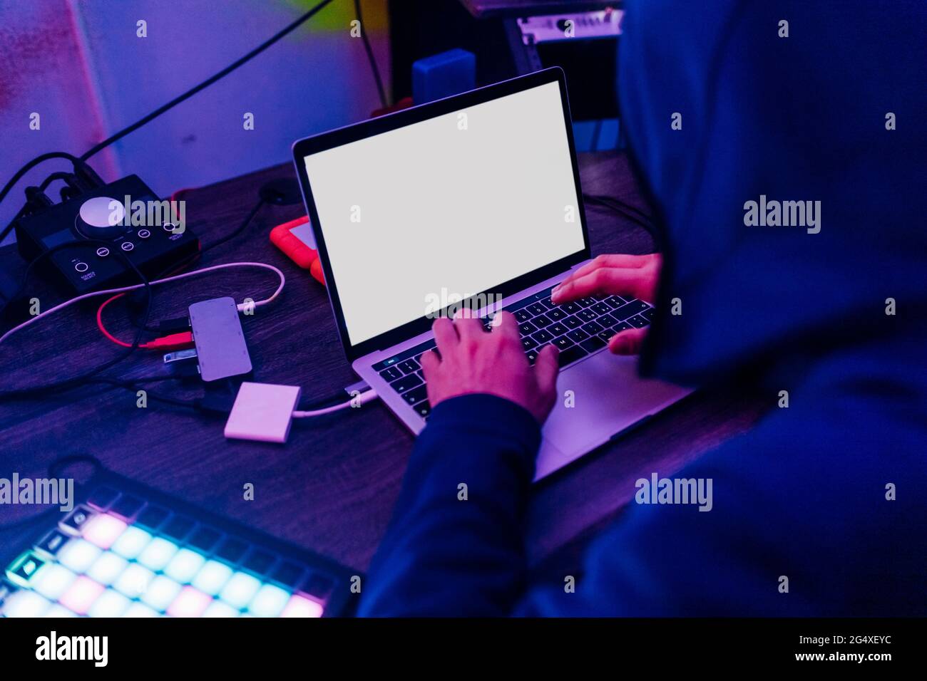 Male computer hacker hi-res stock photography and images - Alamy