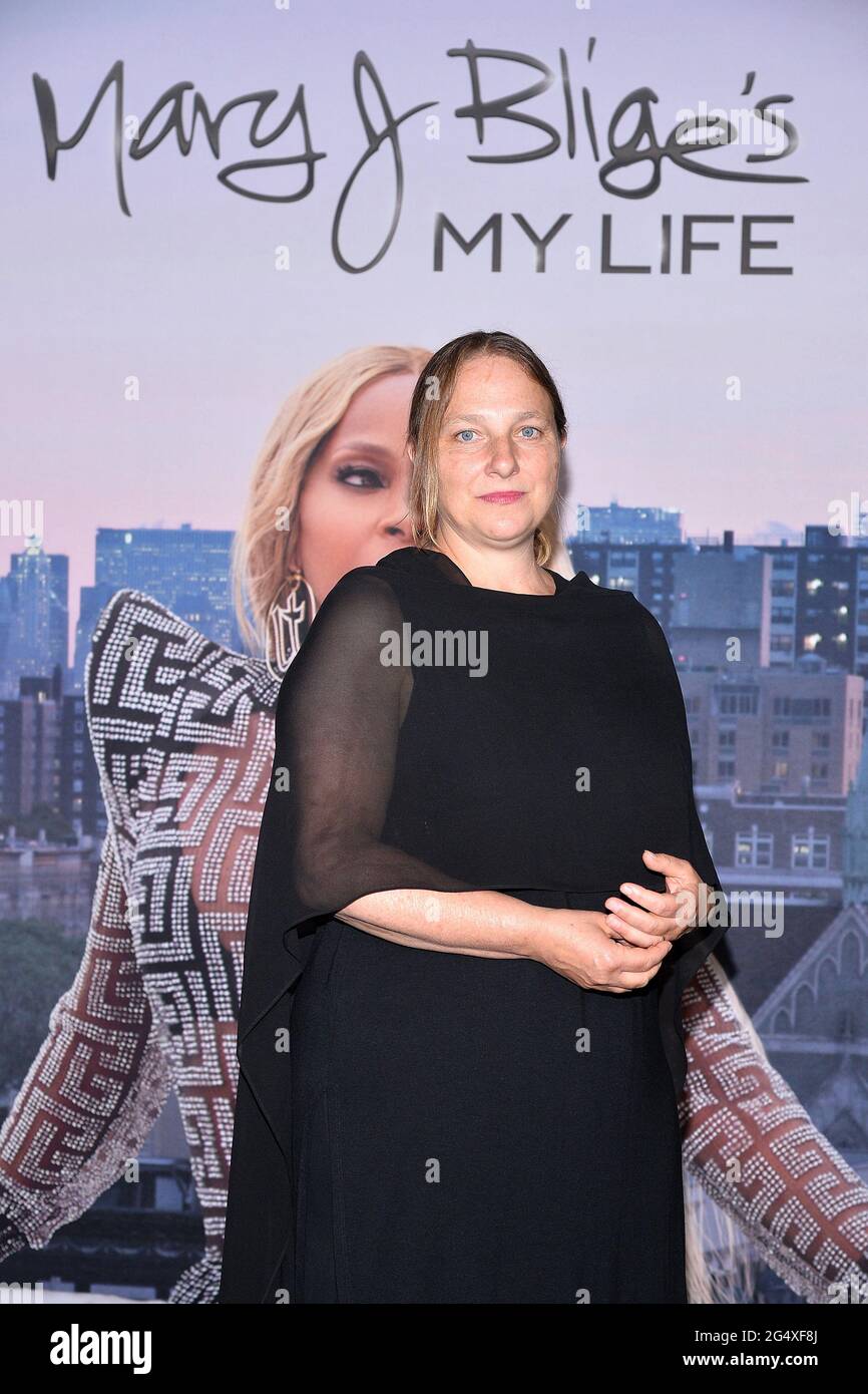 Actress roth new york premiere hi-res stock photography and images - Alamy