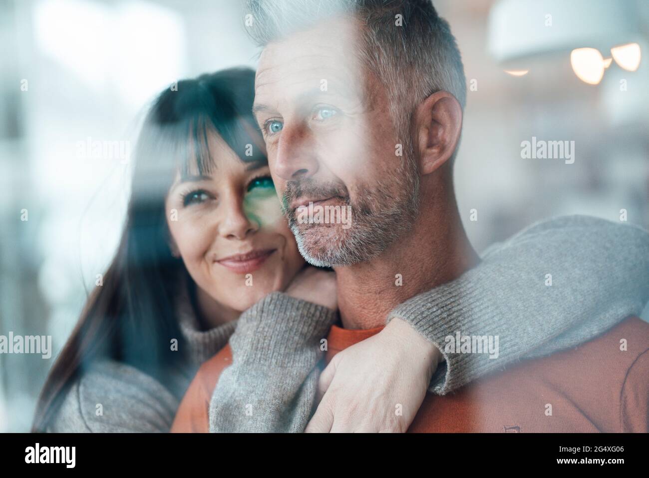 Woman leaning into man hi-res stock photography and images - Alamy