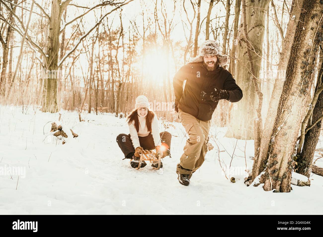 Man pulling woman hi-res stock photography and images - Alamy
