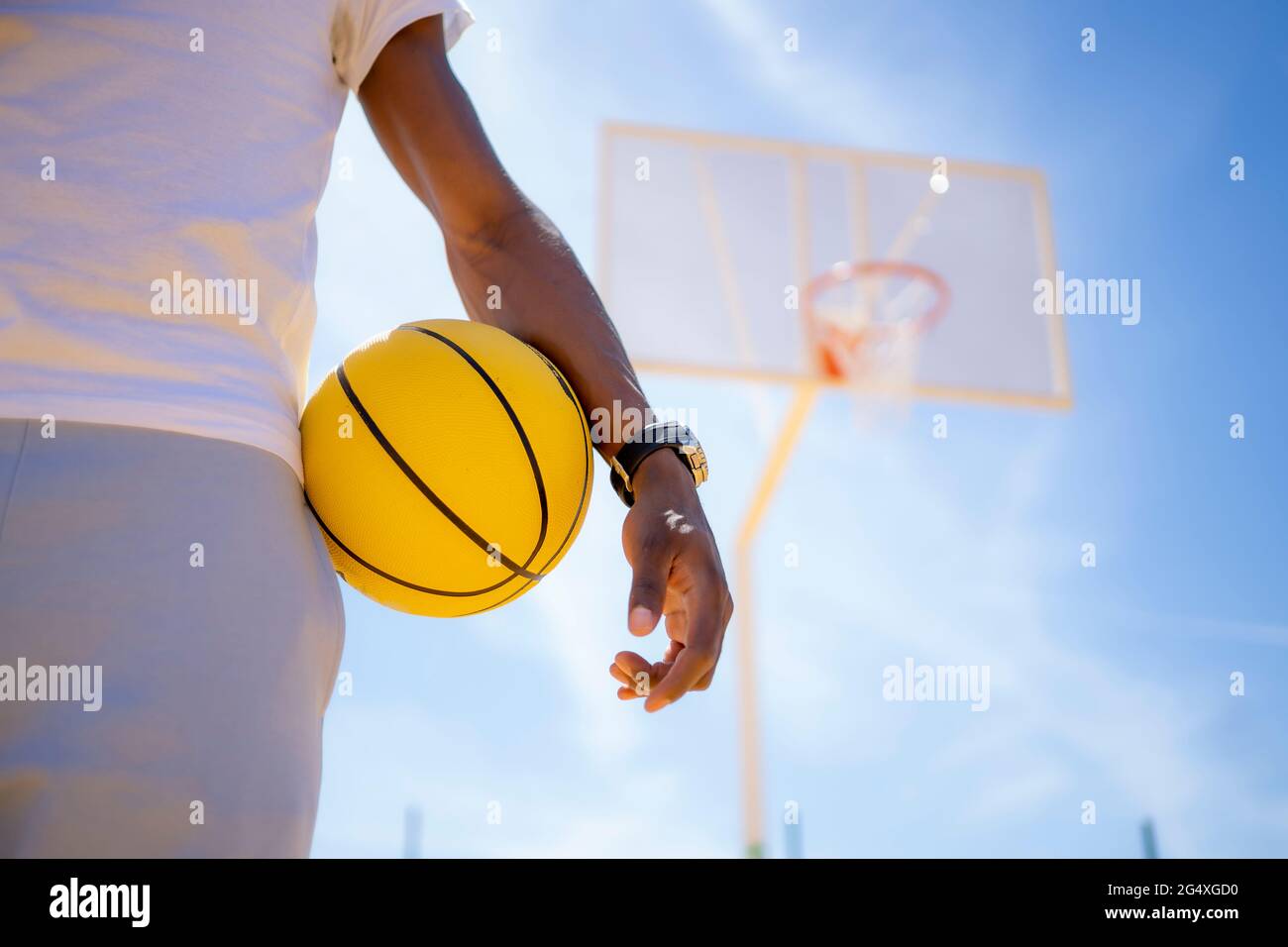 Basketball man standing hi-res stock photography and images - Alamy