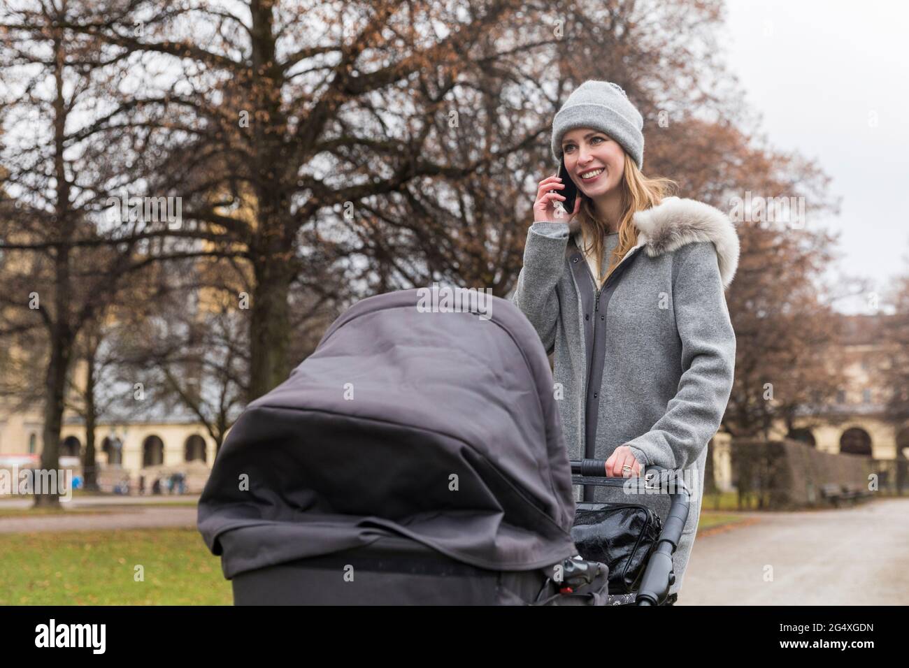 Pushing stroller mobile phone hi-res stock photography and images - Alamy