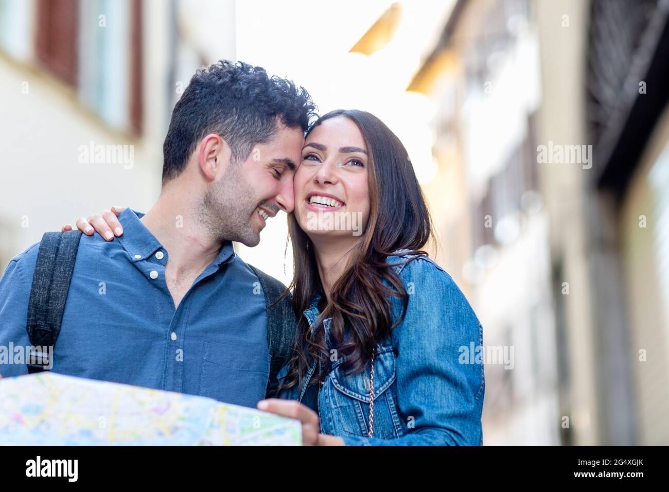 Man holding map hi-res stock photography and images - Alamy