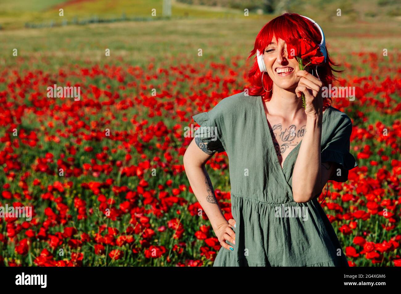 Bangs covering eyes hi-res stock photography and images - Alamy