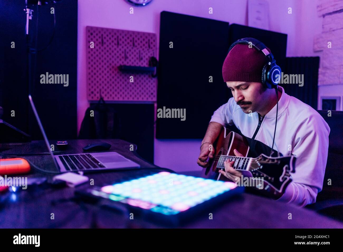 Studio in home hi-res stock photography and images - Alamy