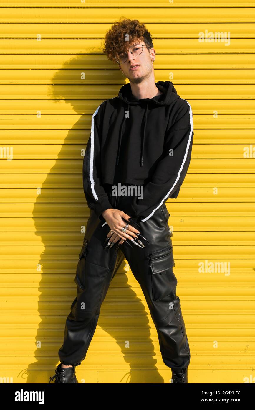 One yellow shutter hi-res stock photography and images - Alamy