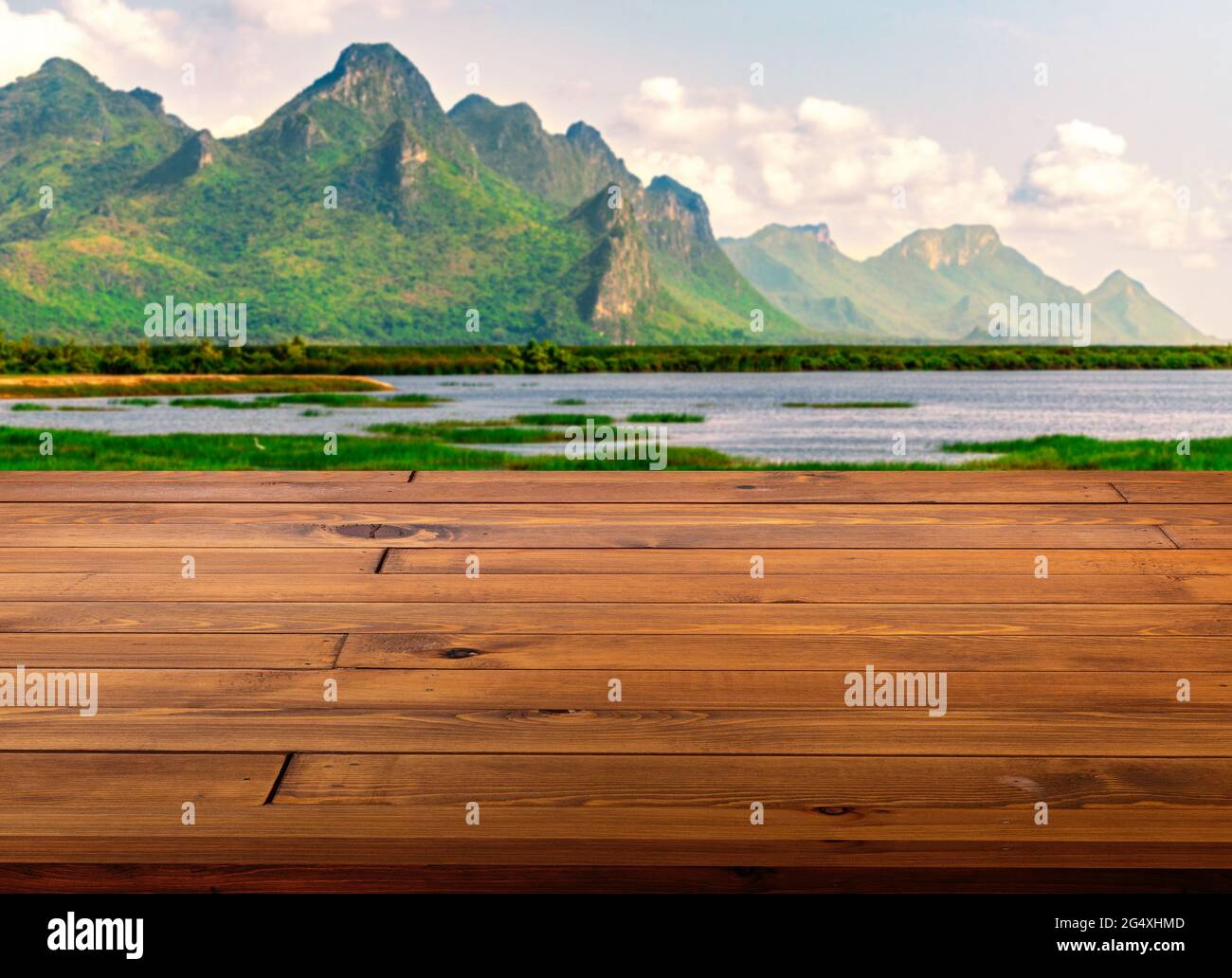 Shiny desk hi-res stock photography and images - Alamy