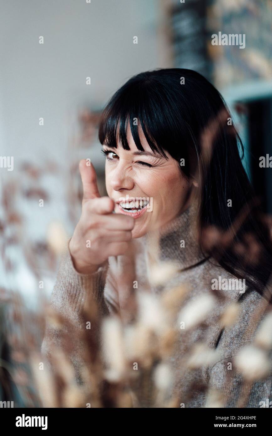 Hand sign face hi-res stock photography and images - Alamy