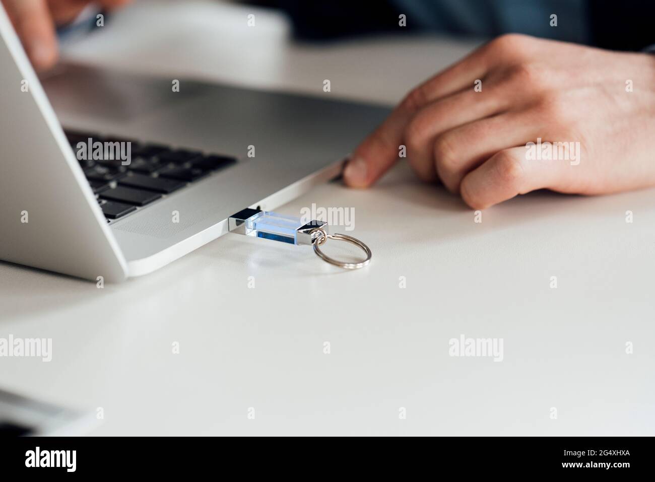 Usb stick hand hi-res stock photography and images - Alamy