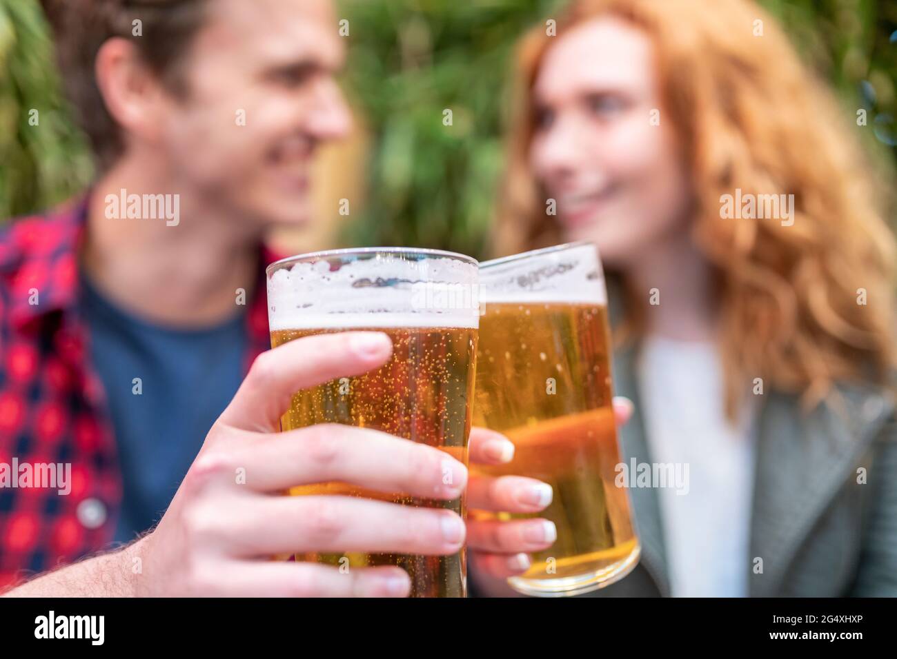 Woman man pub hi-res stock photography and images - Alamy