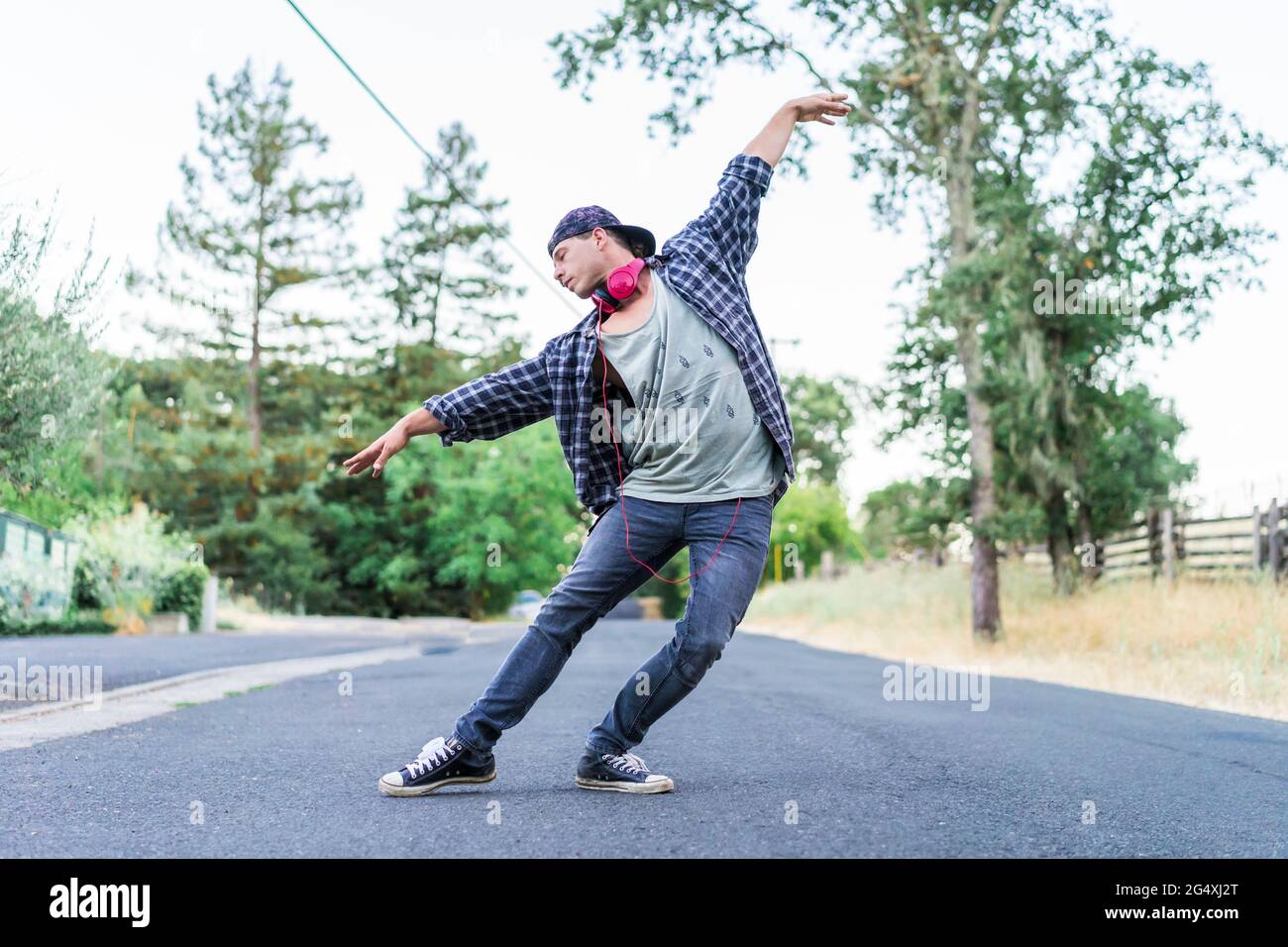 Young male dancing hi-res stock photography and images - Alamy