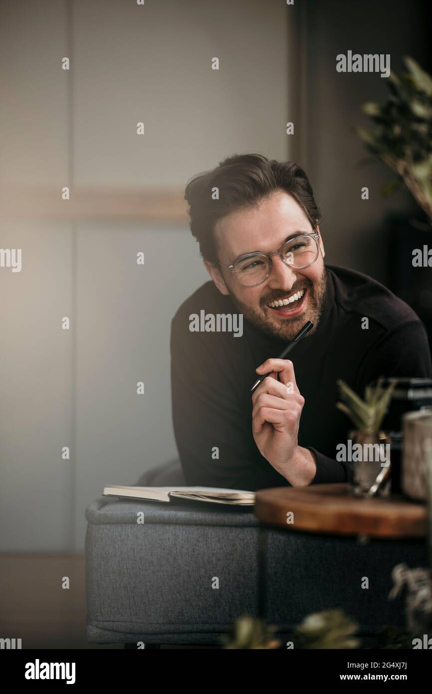 Laughing office interior hi-res stock photography and images - Alamy