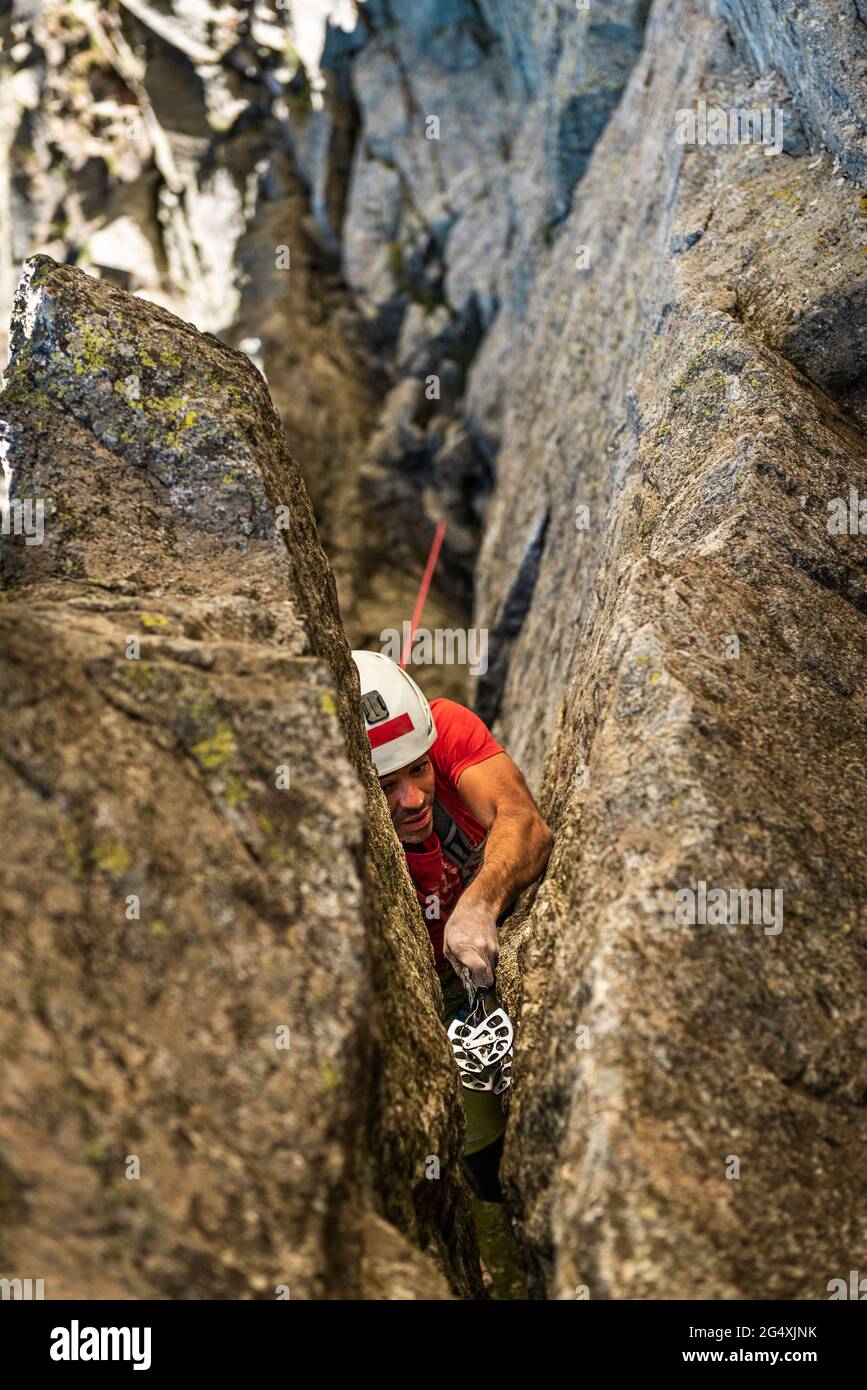 Man climbing on rock hi-res stock photography and images - Alamy