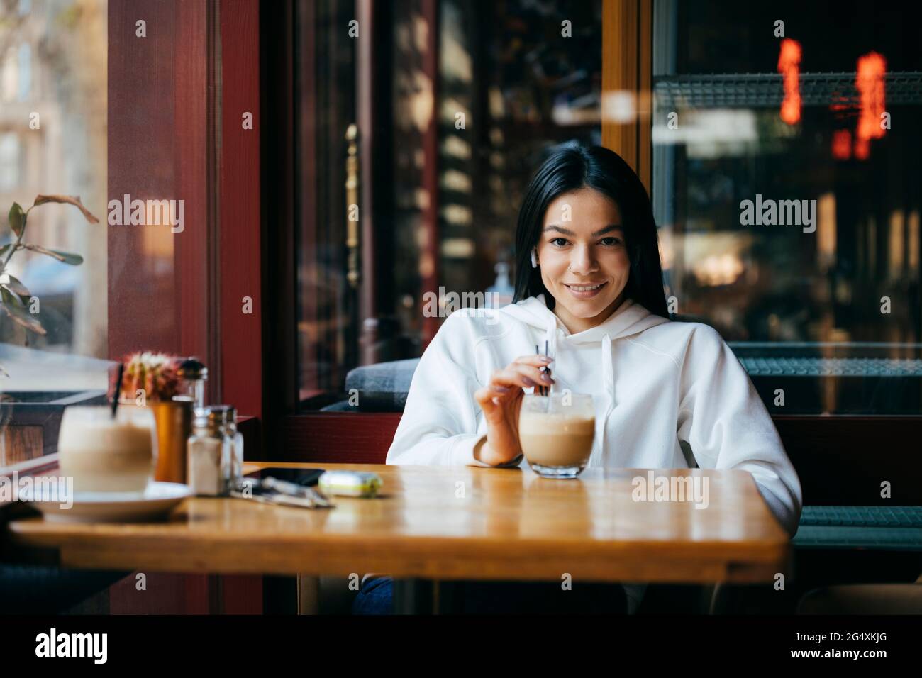 Cafeteria casual hi-res stock photography and images - Alamy