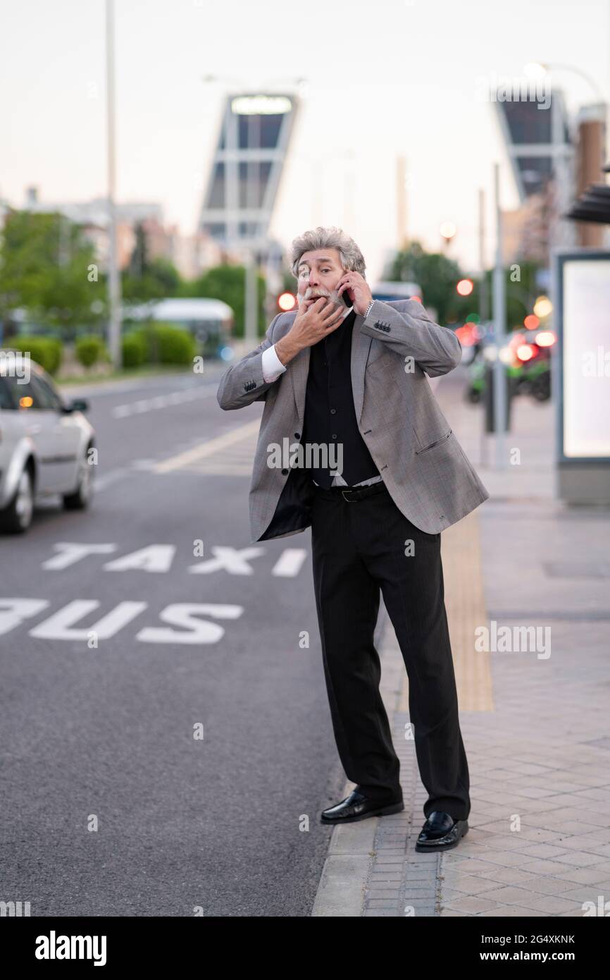 Talking taxi hi-res stock photography and images - Alamy