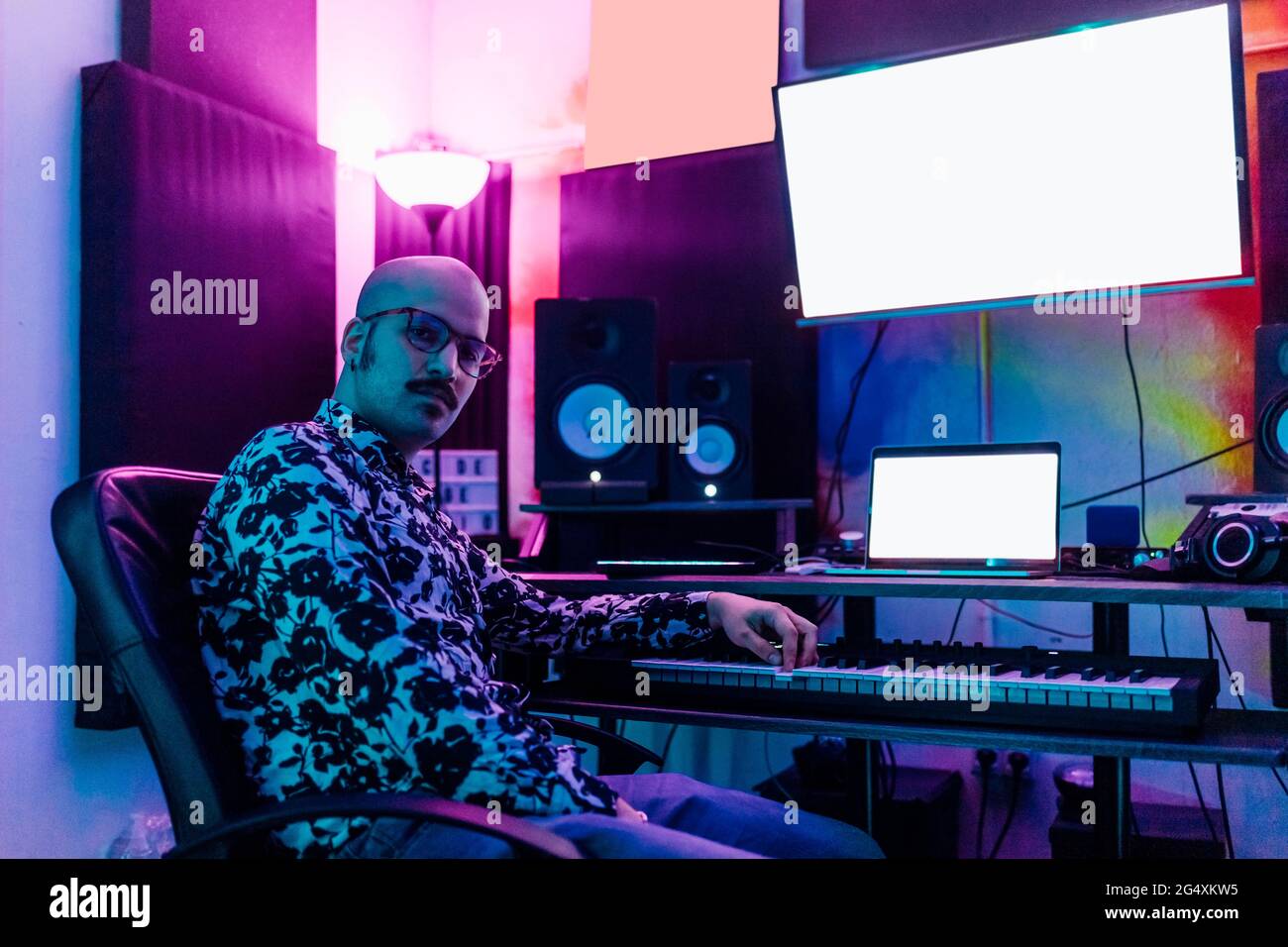 Piano digital computer hi-res stock photography and images - Alamy