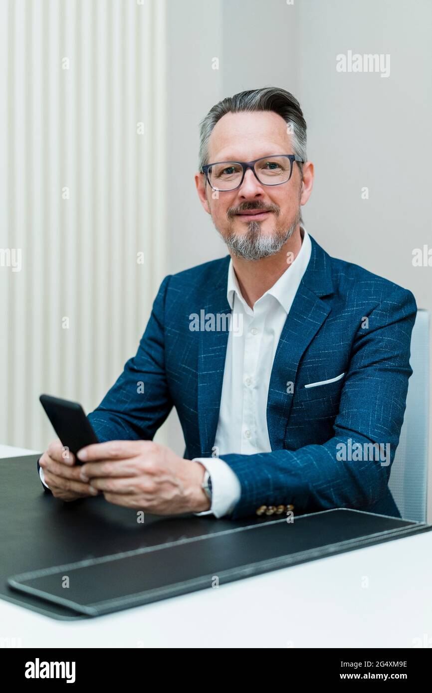 Male holding phone to camera hi-res stock photography and images - Alamy