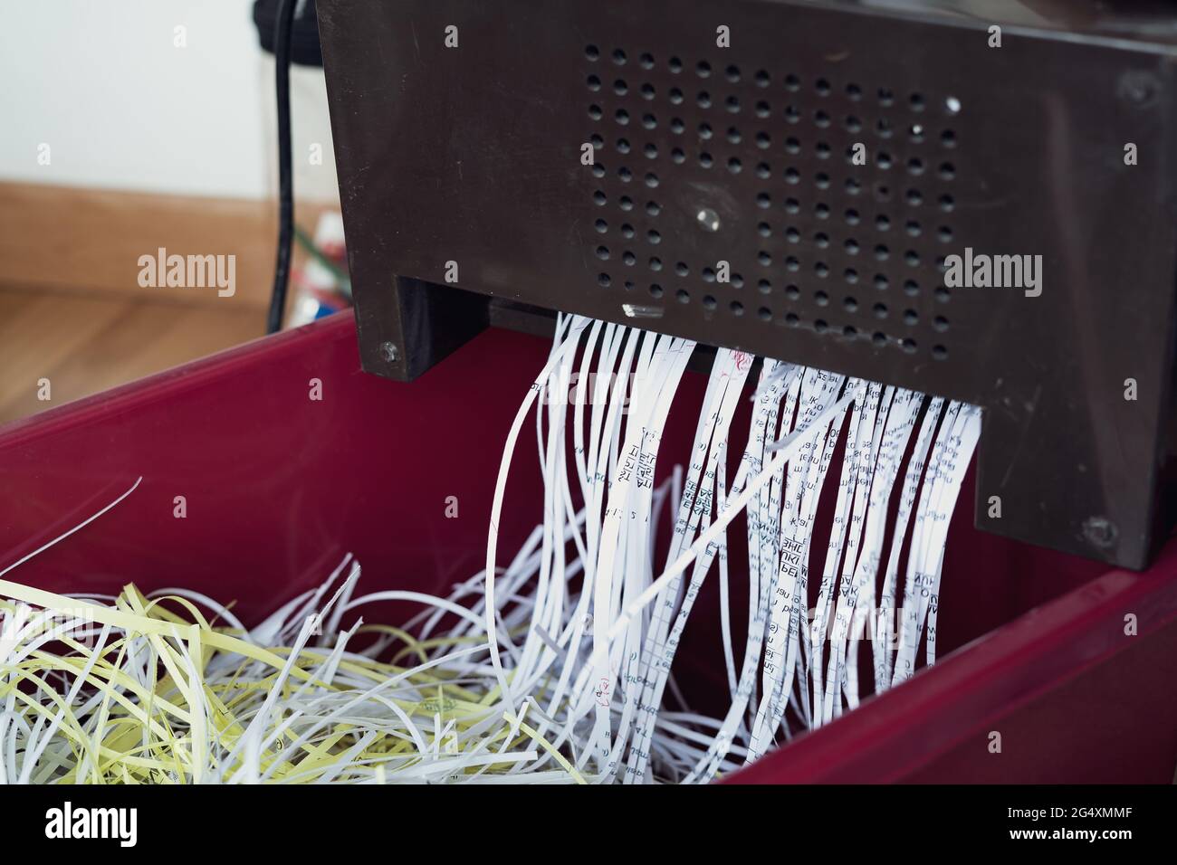 Paper shredder machine hi-res stock photography and images - Alamy
