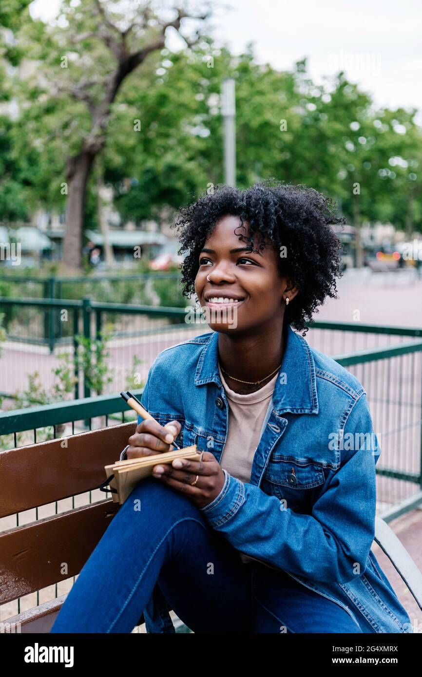 Black woman note hi-res stock photography and images - Alamy