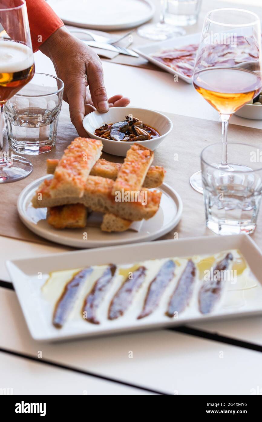 Waitress serving food restaurant hi-res stock photography and images ...
