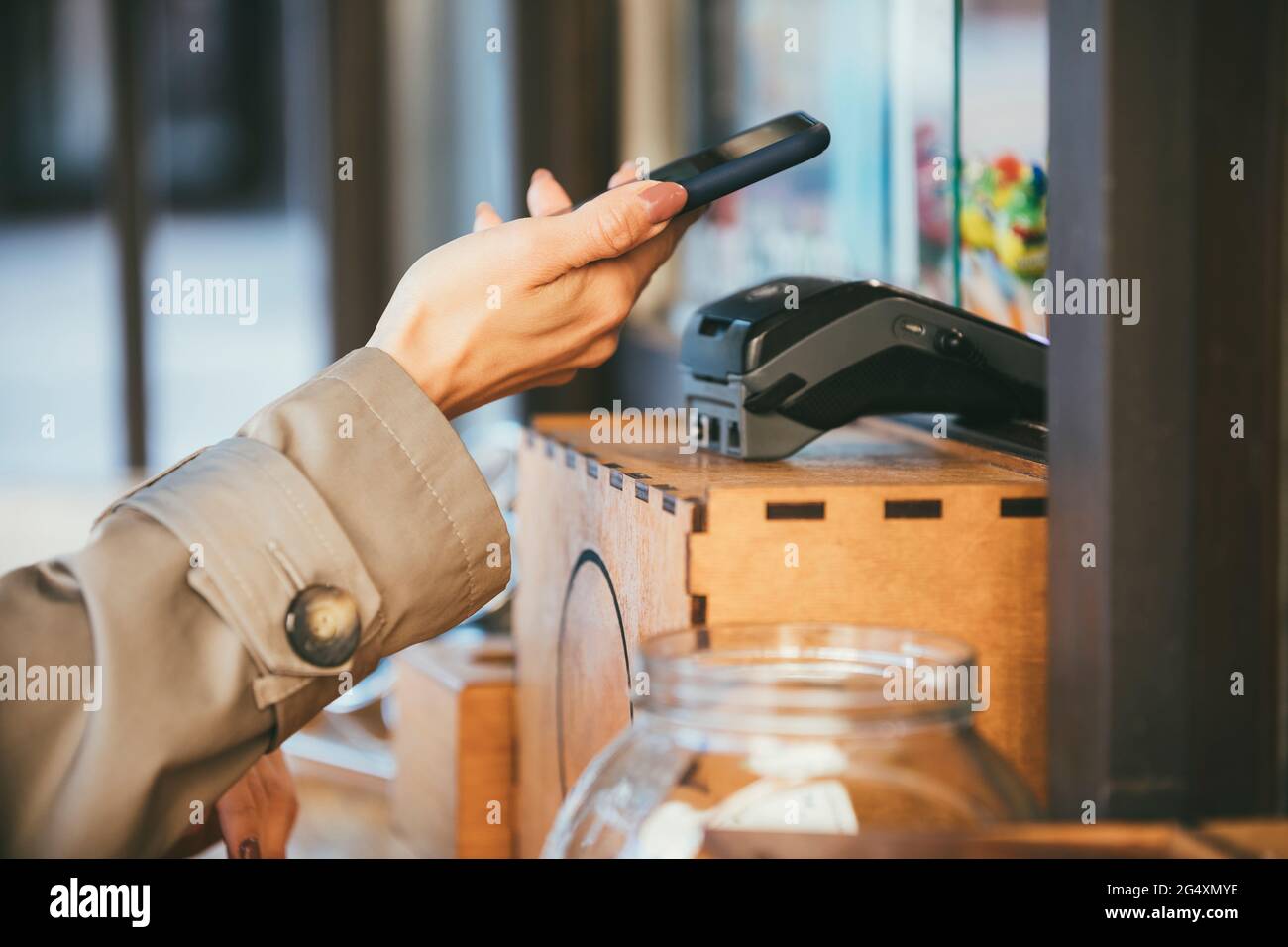 Adult paying hi-res stock photography and images - Alamy