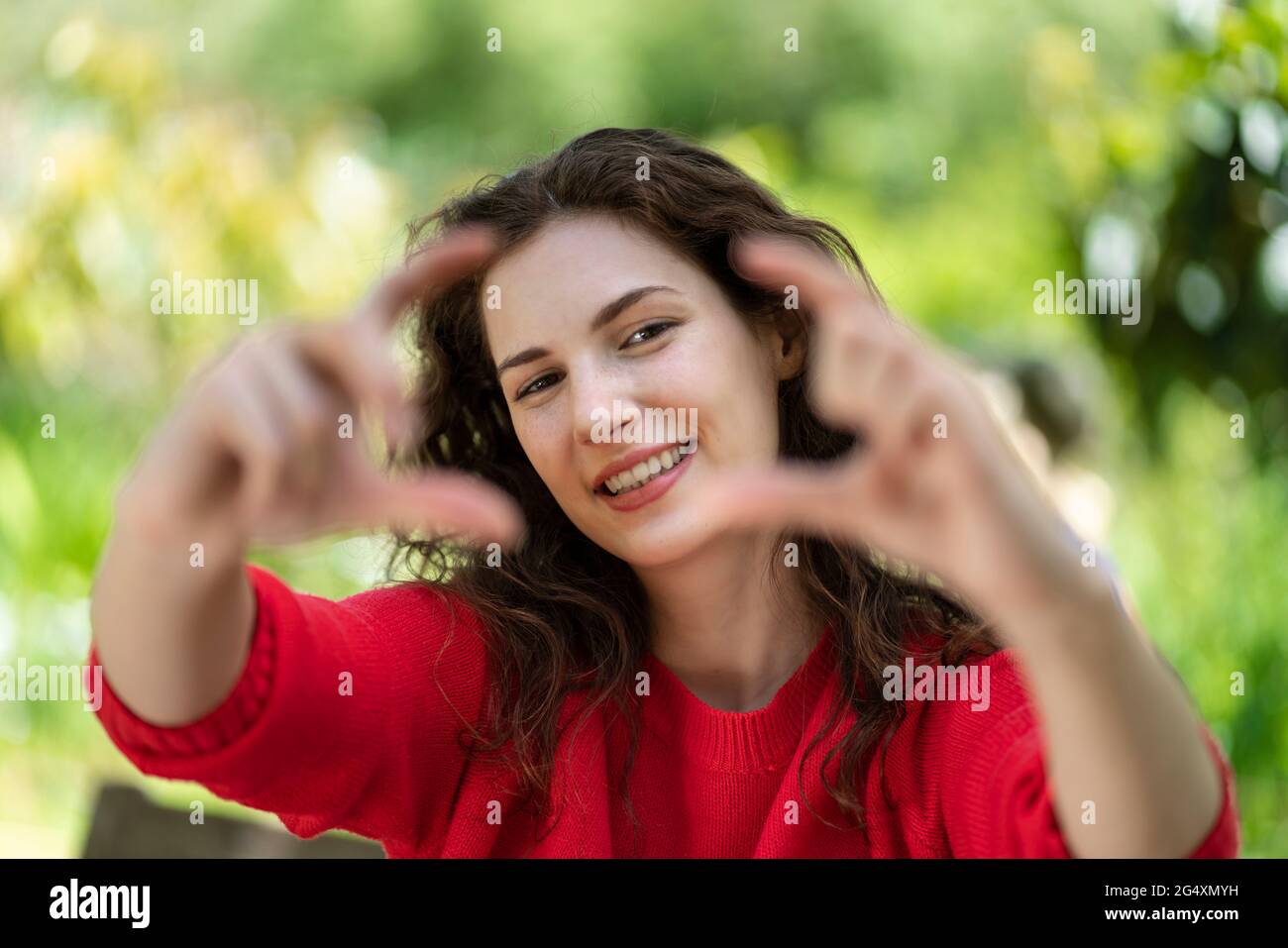 Frame making hi-res stock photography and images - Alamy