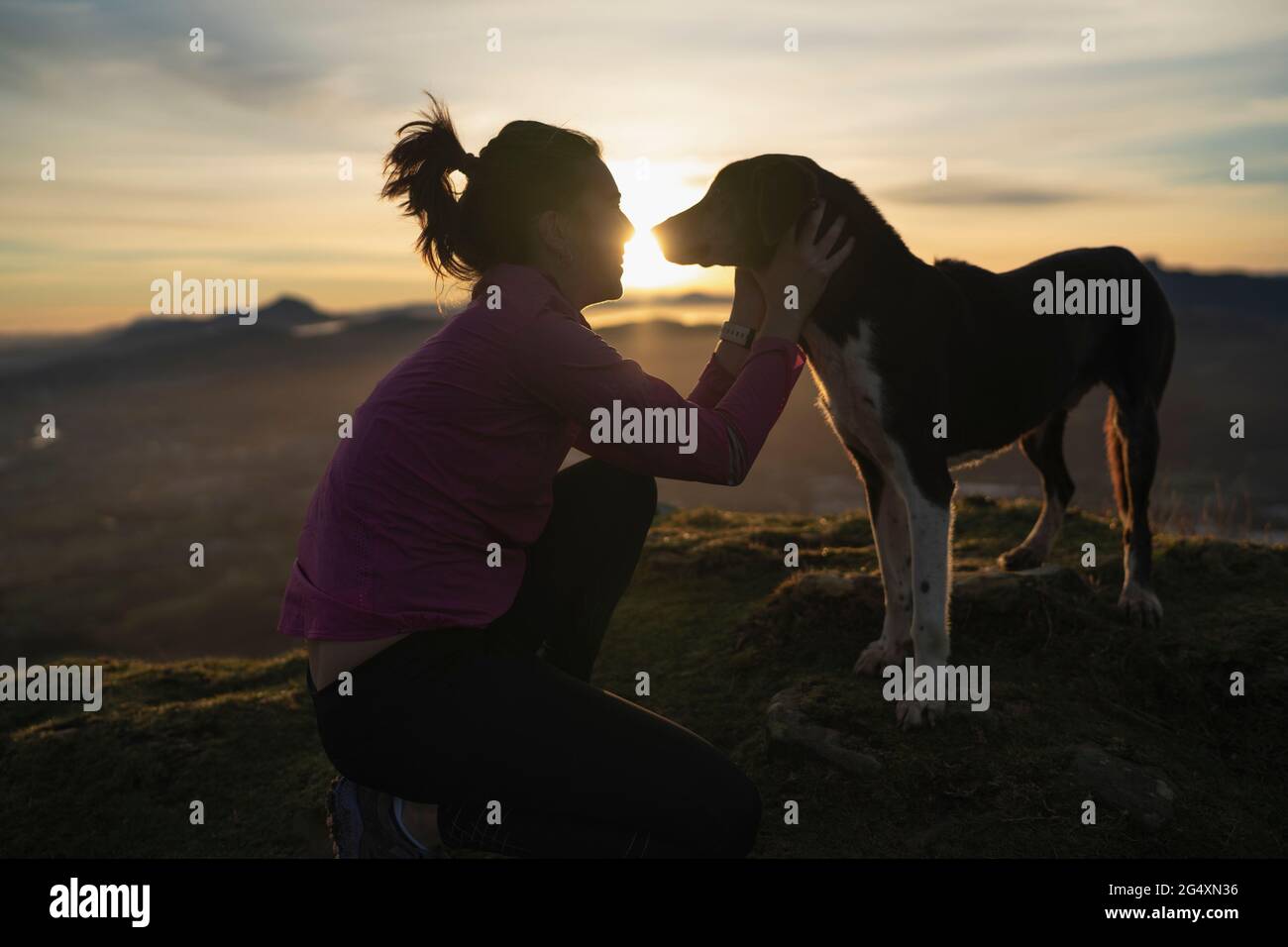 Female runner and dog hi-res stock photography and images - Alamy