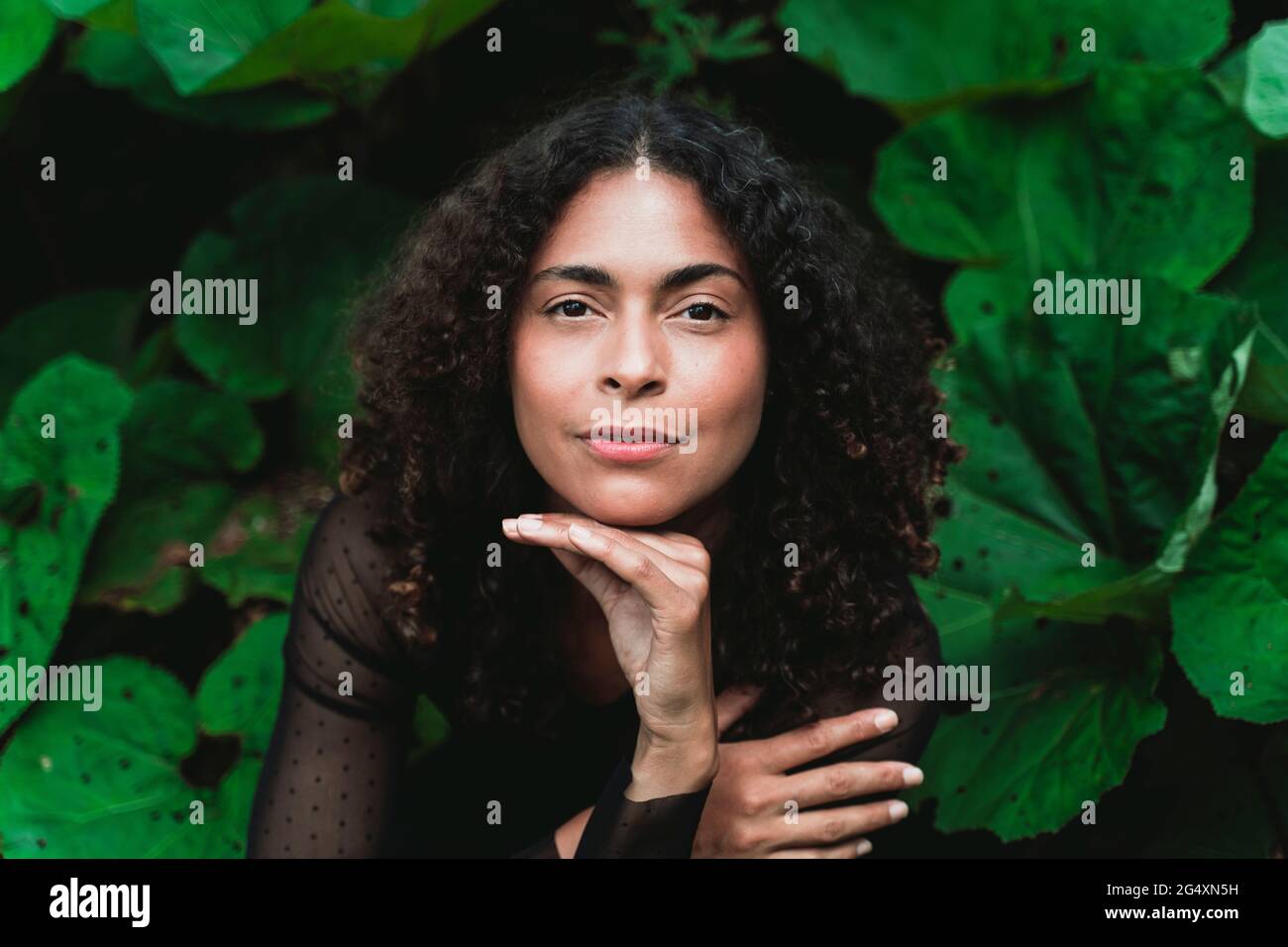 Hand at chin hi-res stock photography and images - Alamy