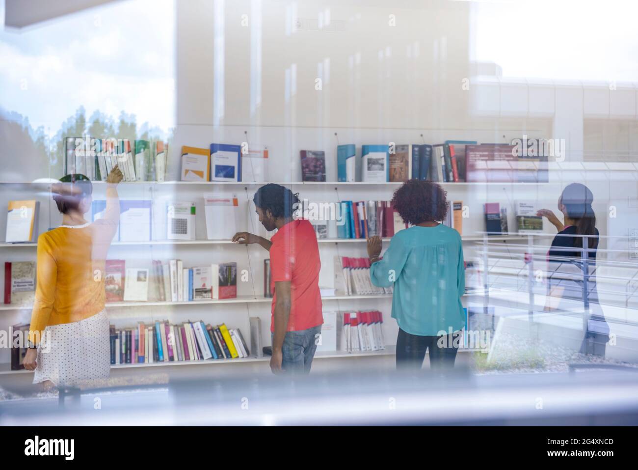 Colourful books at library shelf hi-res stock photography and images ...