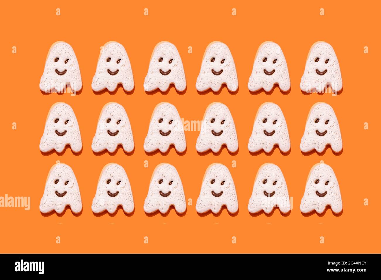 Halloween ghost biscuit hi-res stock photography and images - Alamy