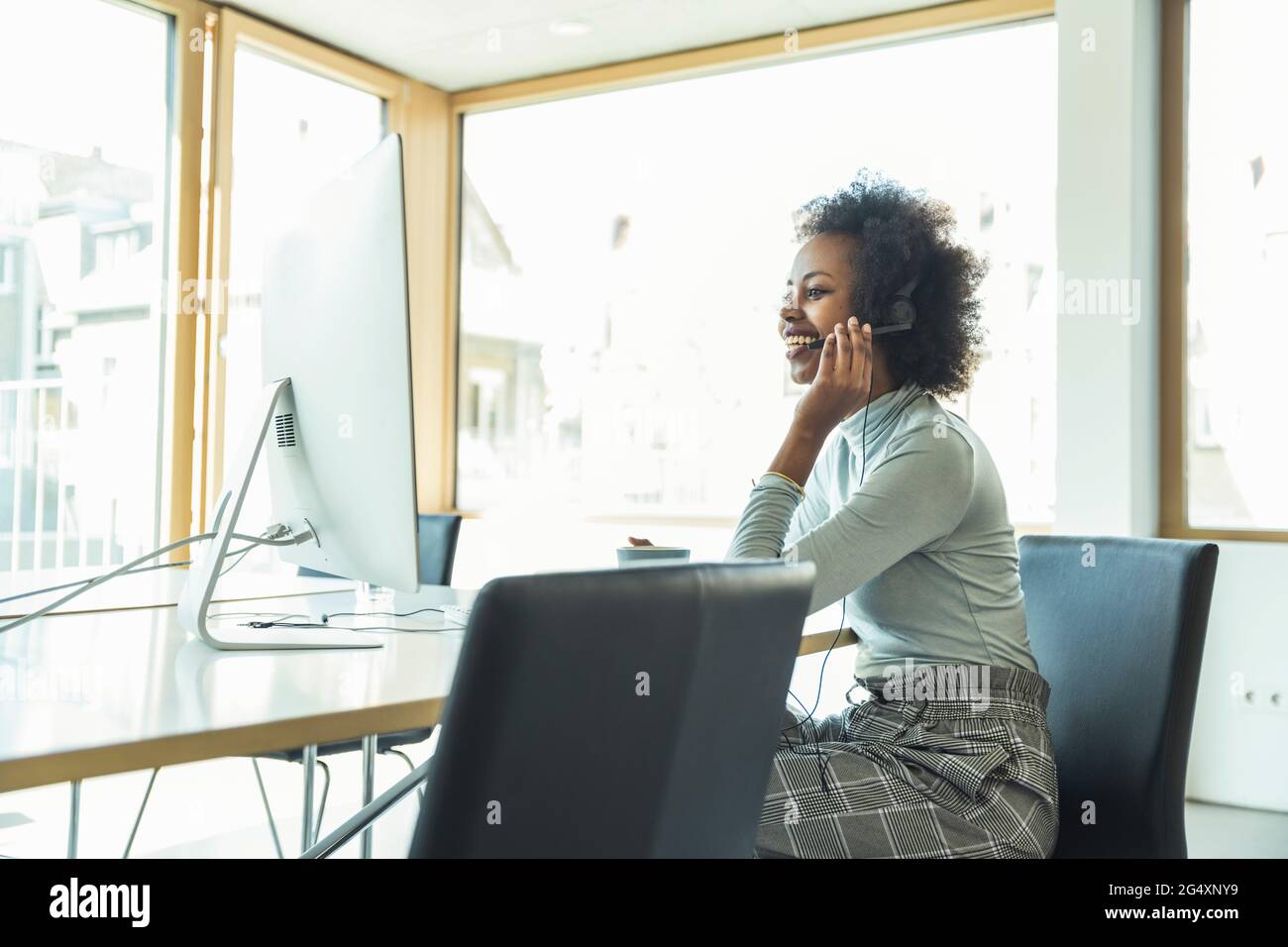 Talking through the computer hi-res stock photography and images - Alamy
