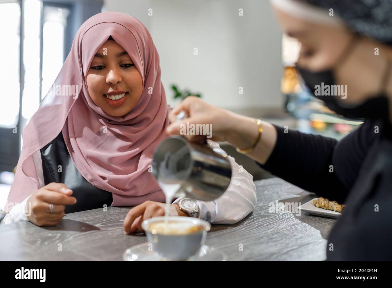 Woman waiting coffee shop hi-res stock photography and images - Alamy