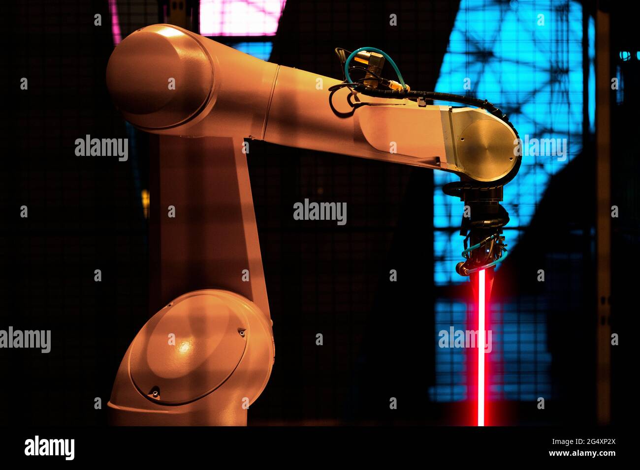 Laser robot hi-res stock photography and images - Alamy