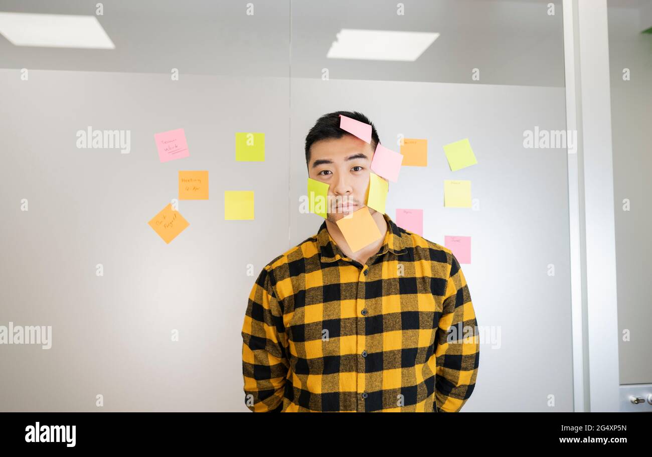 Post it notes face hi-res stock photography and images - Alamy