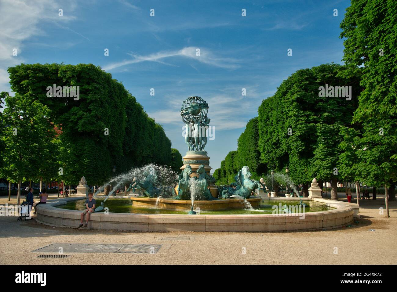FRANCE, PARIS (75006), PLACE ERNEST-DENIS, JARDIN MARCO-POLO, FOUNTAIN ...
