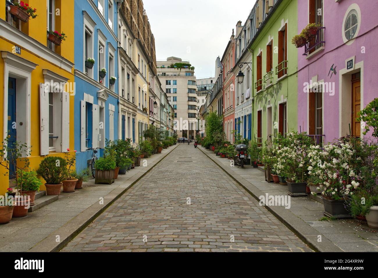 FRANCE, PARIS (75012), CREMIEUX STREET (UNUSUAL PARIS Stock Photo - Alamy