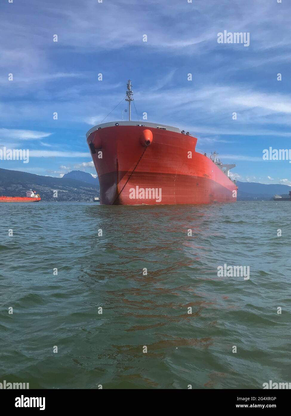Close to shore ship hi-res stock photography and images - Alamy