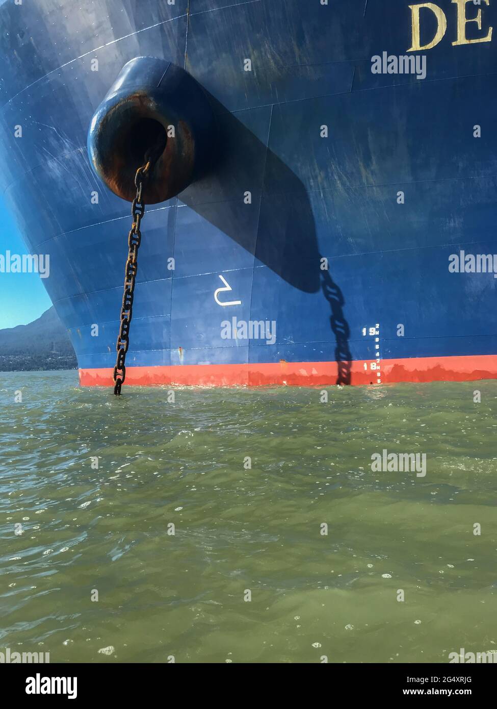 Close up of anchor chain of freight ship Stock Photo - Alamy