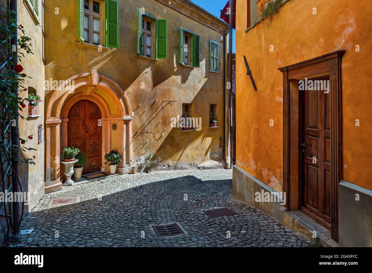 Cobblestone architecture hi-res stock photography and images - Alamy