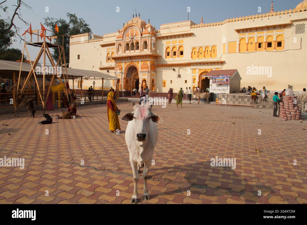 Entrance to Ram Raja Temple, also known as Orchha Temple, Orchha ...