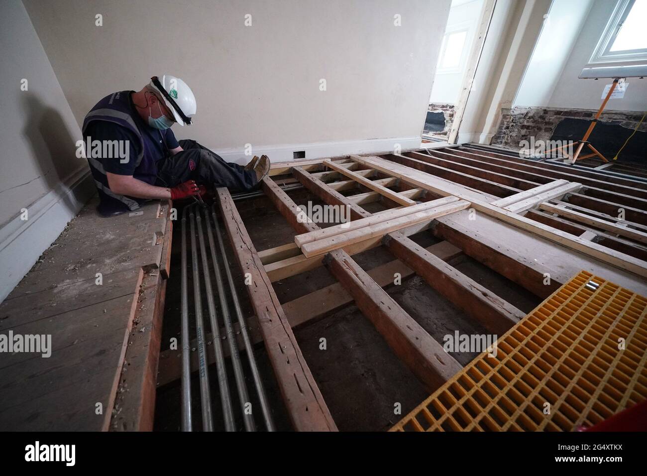Building work takes place on the East Wing of Buckingham Palace in ...