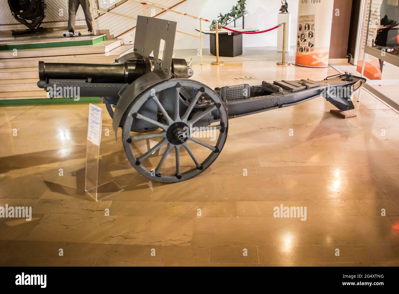 105mm gun hi-res stock photography and images - Alamy