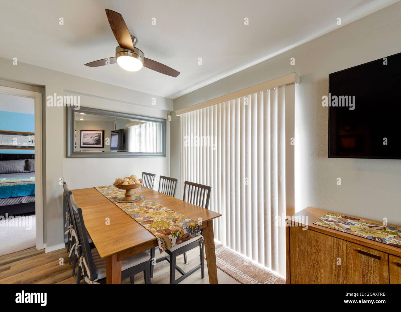 Residential dining room table hi-res stock photography and images - Alamy