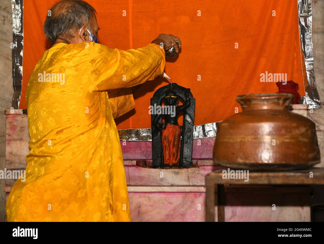 Hindu ritual worship water pot hi-res stock photography and images - Alamy