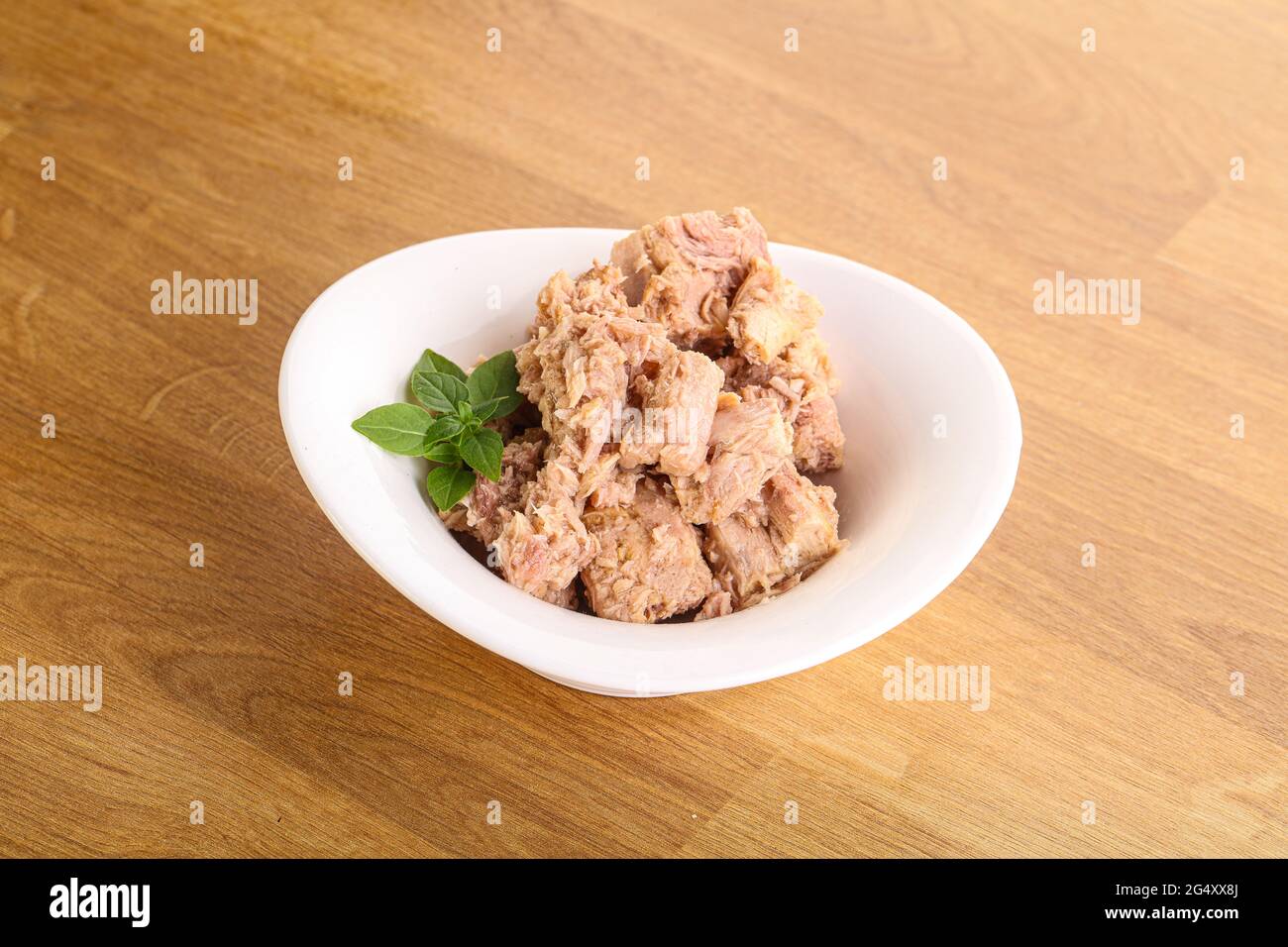 Canned tuna fish with oil in the bowl Stock Photo - Alamy