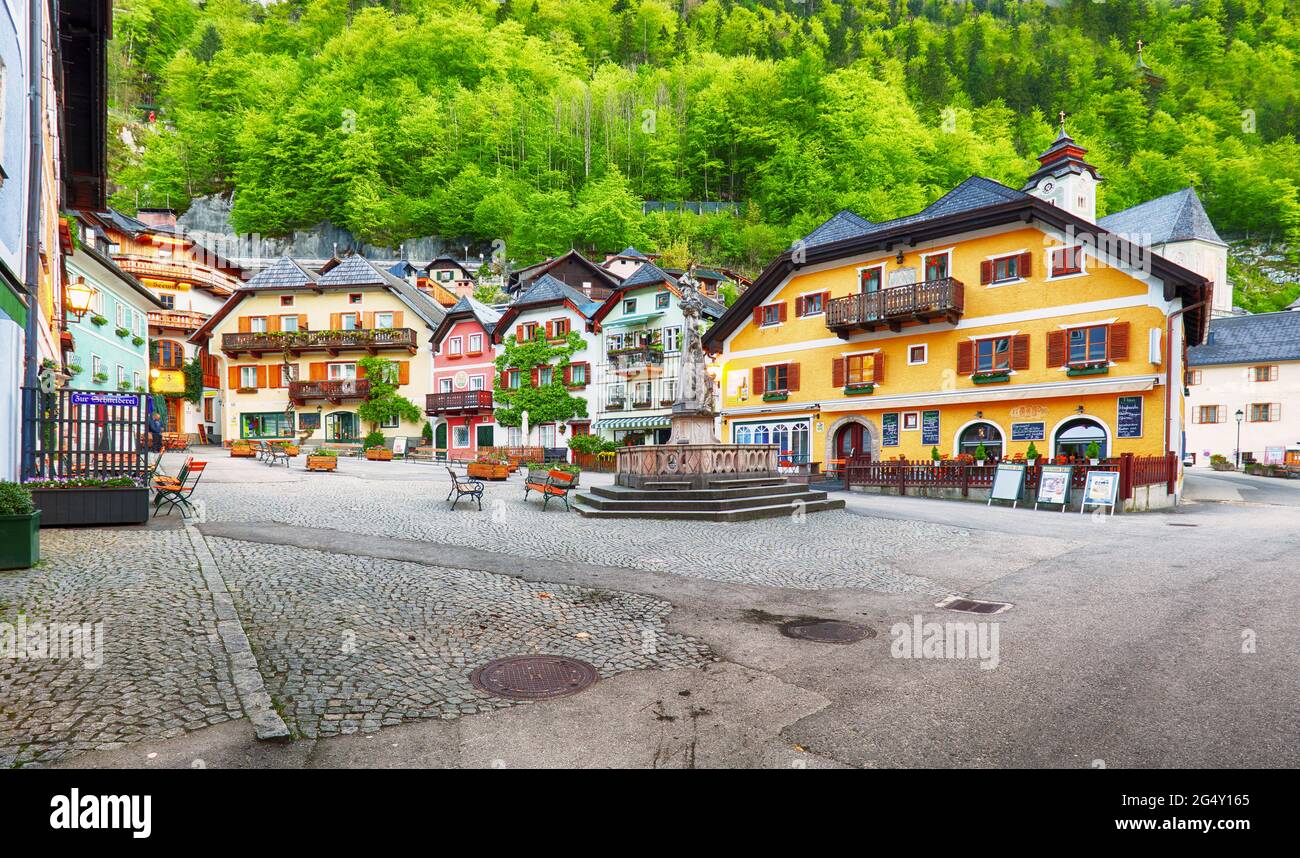 Hallstatt central square hi-res stock photography and images - Alamy