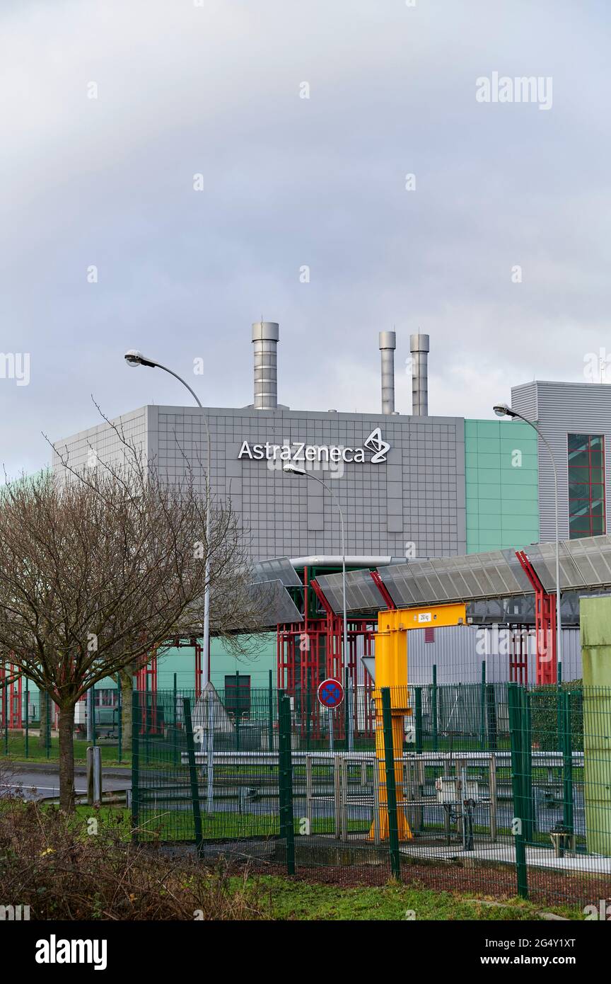 Astrazeneca vaccine manufacture hi-res stock photography and images - Alamy