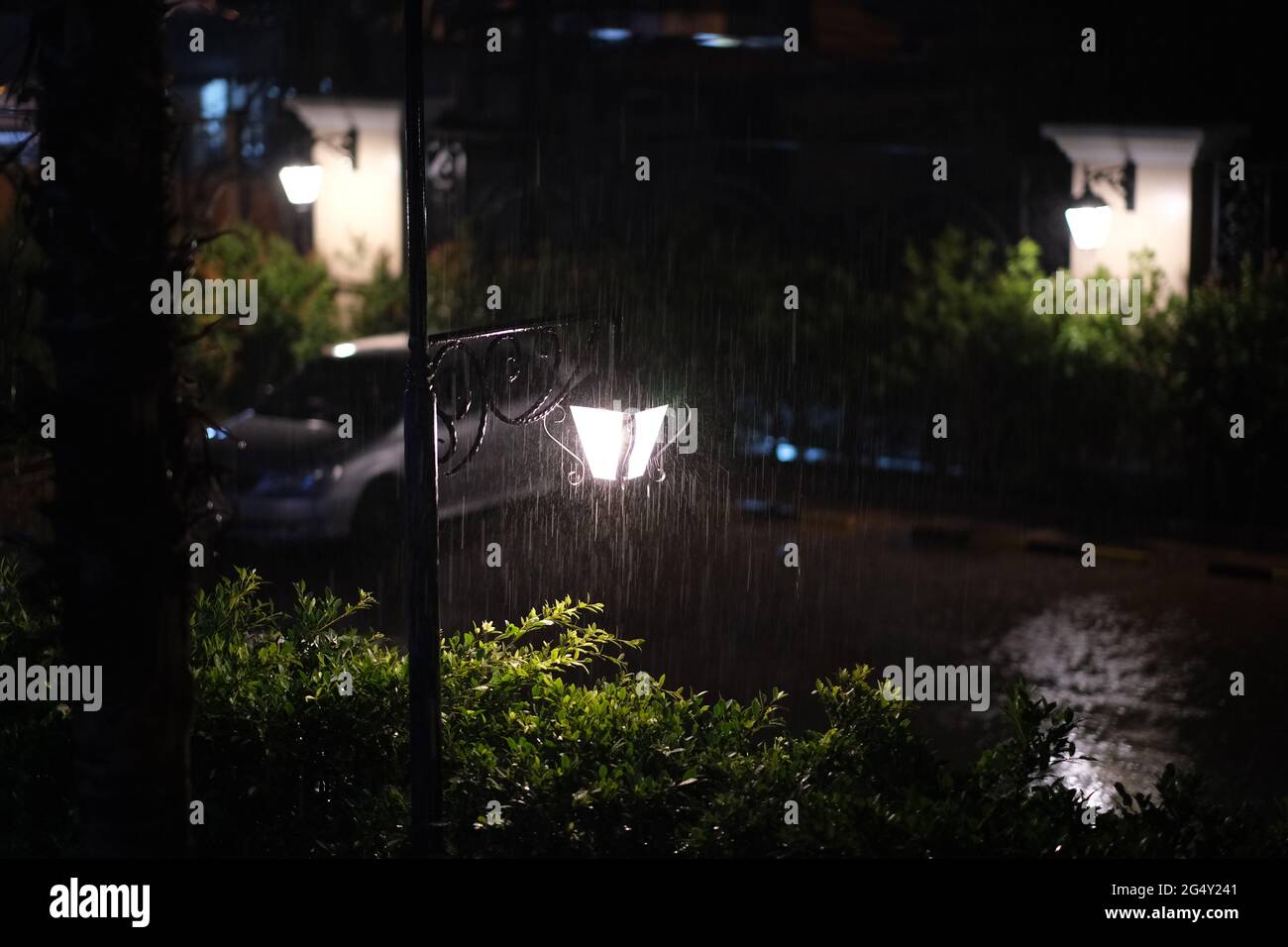 Lamp light street solitude hi-res stock photography and images - Alamy
