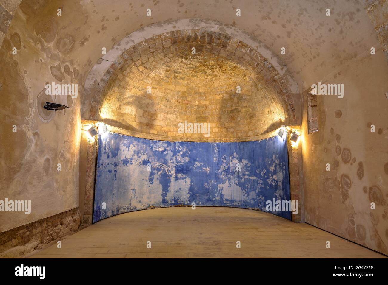 Interior del castillo medieval hi-res stock photography and images - Alamy