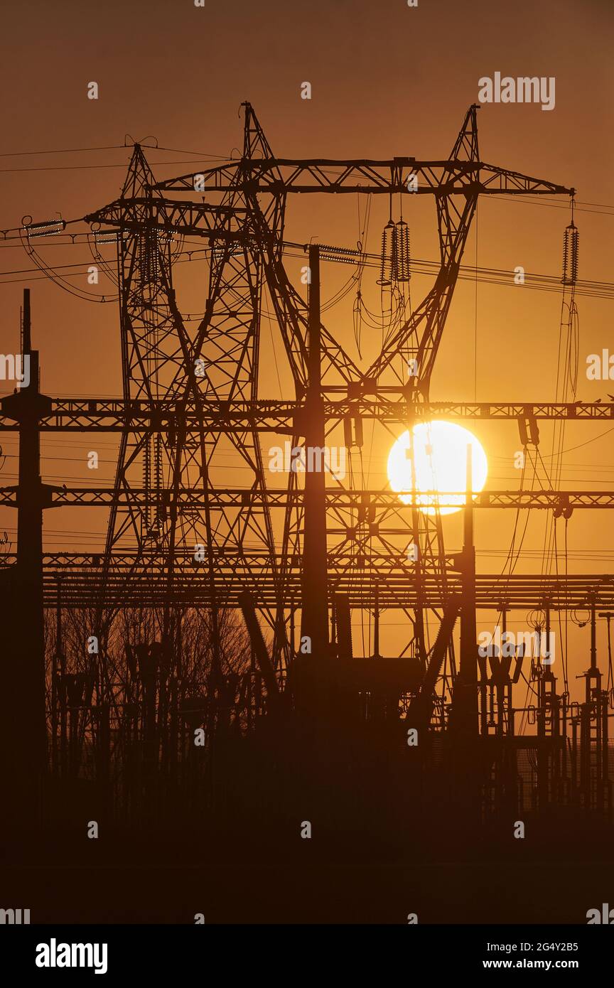 Gavrelle (northern France): new generation "Equilibre" pylons, 400,000 ...